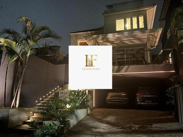 Casa com 4 quartos à venda, 300 m² por R$ 1.690.000,00