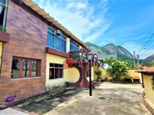 Casa com 4 Quartos à Venda, 300 m² Por R$ 1.910,000,00 Itacoatiara Niterói/RJ
