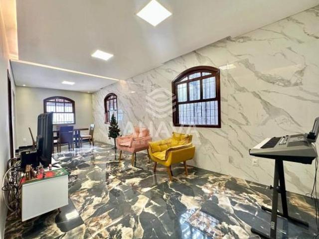 Casa com 4 Quartos à Venda, 360m², Itapoã, próximo à Avenida Dom Pedro I