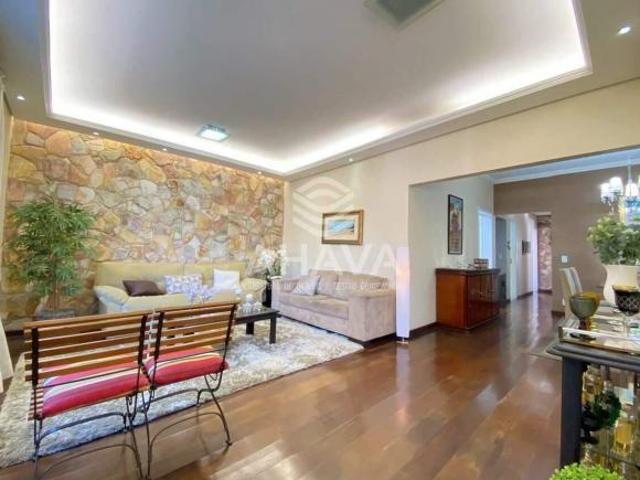 Casa com 4 Quartos à Venda, 360m², Planalto