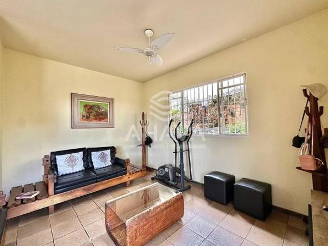 Casa com 4 Quartos à Venda, 360m², Santa Amélia próximo à Avenida Guarapari
