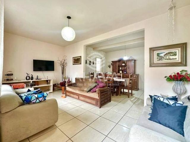 Casa com 4 quartos à Venda, 360m², Vila Cloris, próximo à Avenida Cristiano Guimarães e Avenida Cris