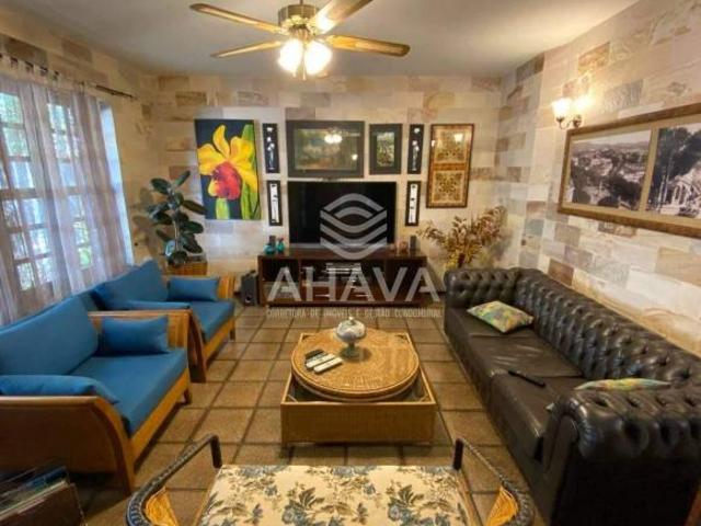 Casa com 4 Quartos à Venda, 360m²