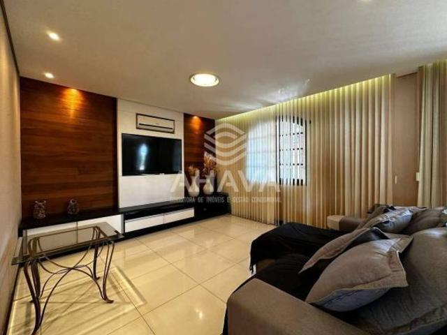 Casa com 4 Quartos à Venda, 375m²