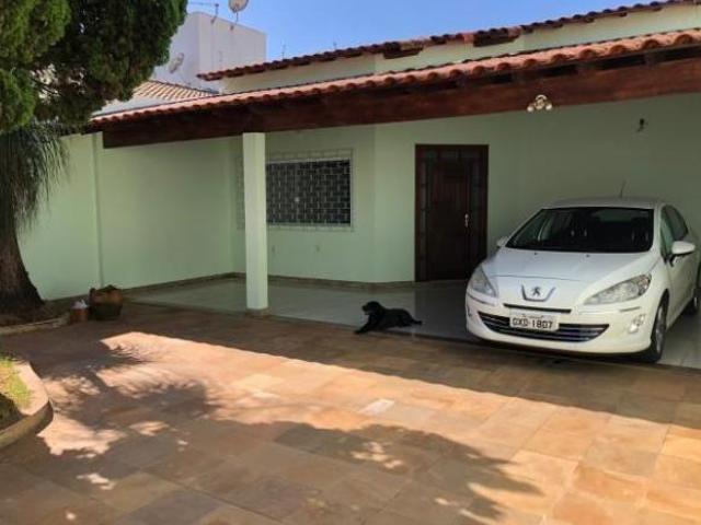 Casa com 4 quartos à venda, Bairro Cidade Jardim Uberlândia/MG