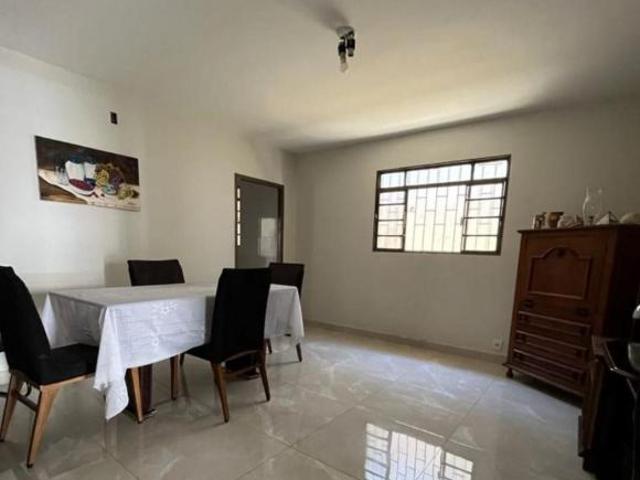 Casa com 4 quartos à venda bairro Brasil Uberlândia/MG