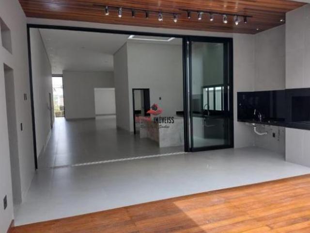 Casa com 4 quartos à venda Condomínio Jardins Barcelona Uberlândia/MG