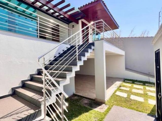 Casa com 4 quartos à venda em Varginha, no bairro Alta Villa