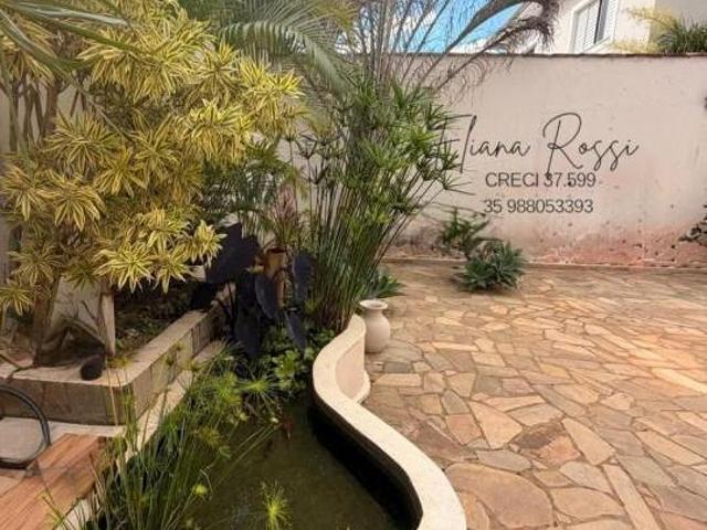Casa com 4 quartos à venda em Varginha, no bairro Santa Luiza