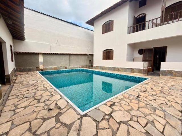 Casa com 4 quartos à venda em Belo Horizonte, no bairro Jardim Leblon