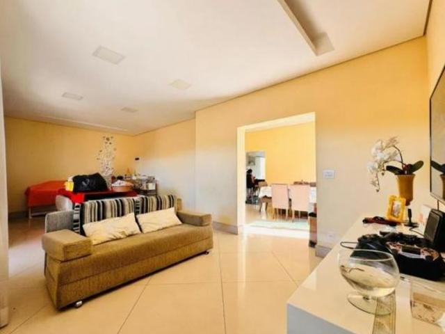 Casa com 4 quartos à venda em Belo Horizonte, no bairro Rio Branco
