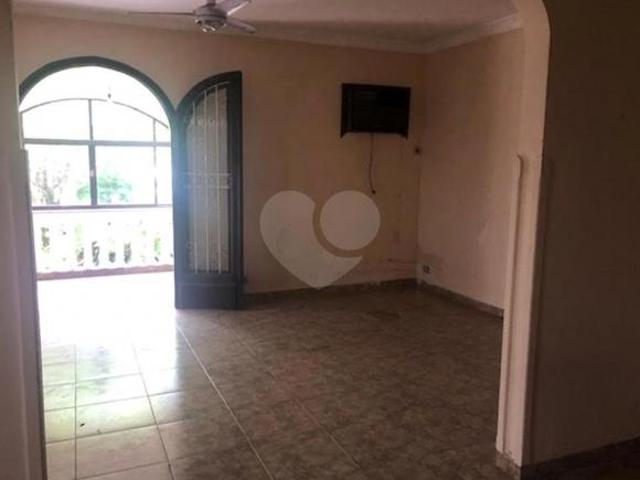 Casa com 4 quartos à venda em Boqueirão SP