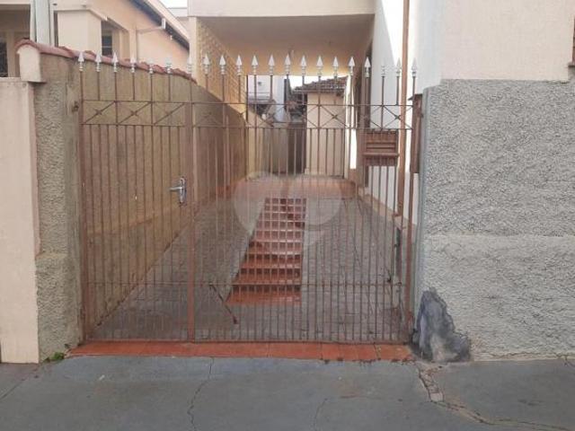 Casa à venda com 4 quartos, sendo 1 suíte, no Centro, São Carlos