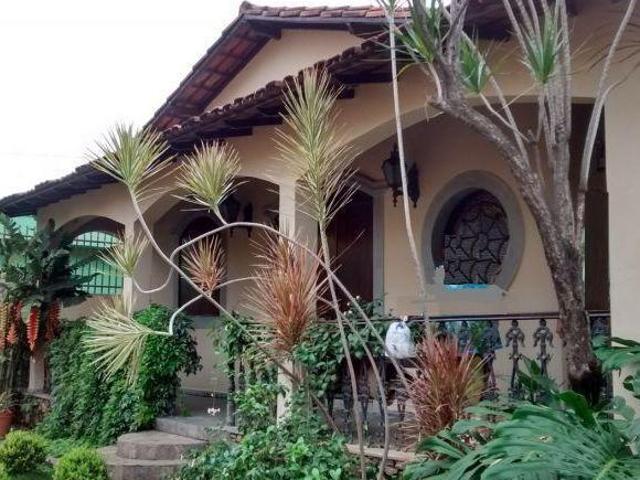 Casa com 4 quartos à venda em Contagem, no bairro Flamengo