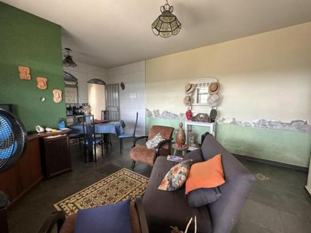 Casa com 4 quartos à venda em Contagem, no bairro Novo Progresso