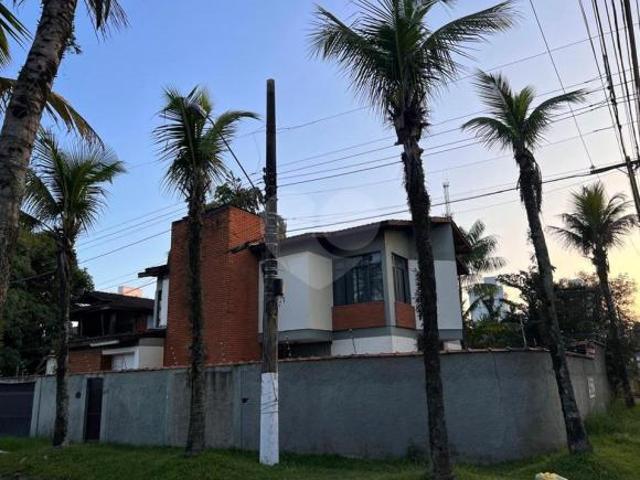 Casa com 4 quartos à venda em Enseada SP