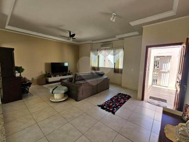 Casa com 4 quartos à venda em Jardim esplanada SP
