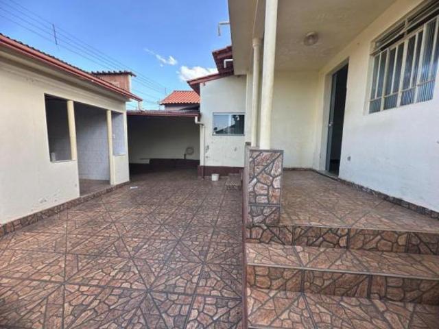 Casa com 4 quartos à venda em Nepomuceno, no bairro Vila Esméria