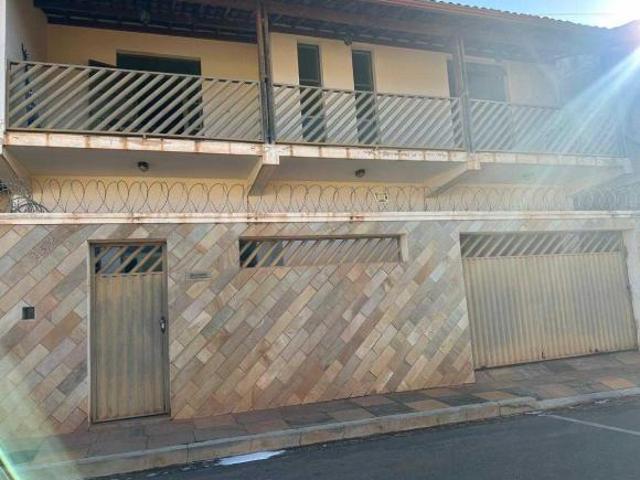 Casa com 4 quartos à venda em Nepomuceno, no bairro Centro