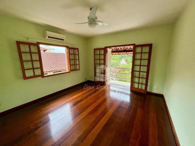 Casa com 4 Quartos à Venda em Pendotiba