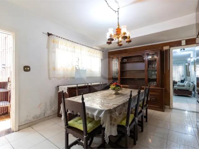 Casa à venda com 4 quartos, sendo 1 suíte, em Santo Amaro, São Paulo SP