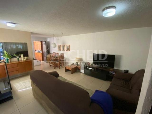 Casa com 4 quartos a venda no bairro de Interlagos região do Jardim Santa Helena