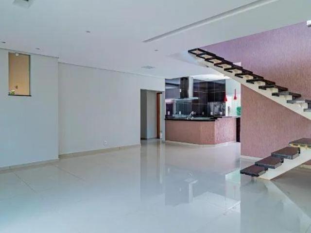 Casa com 4 quartos à venda no Bairro Jardim Botânico Uberlândia/MG