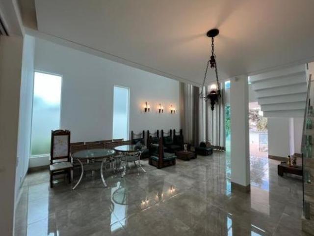 Casa com 4 quartos à venda no Bairro Jardim Karaíba Uberlândia/MG