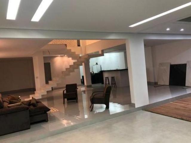 Casa com 4 quartos à venda no Bairro Laranjeiras Uberlândia/MG