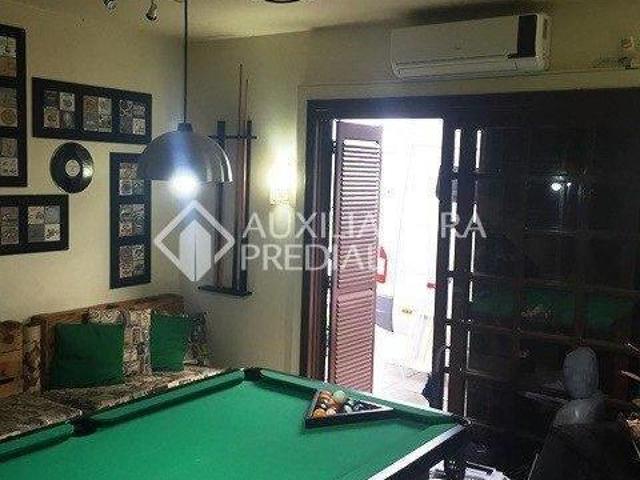 Casa com 4 Quartos à Venda no bairro São José com 262m²