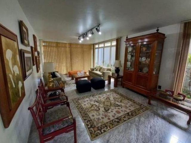 Casa com 4 quartos à venda no Bairro Tabajaras Uberlândia/MG