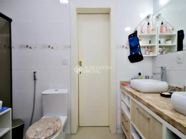 Casa com 4 quartos à venda, sendo 3 suítes, 2 vagas na Vila Nova