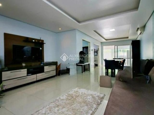 Casa com 4 quartos à venda, sendo 3 suítes, 2 vagas na Vila Nova