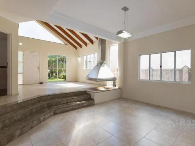 CASA COM 4 QUARTOS ÁREA TOTAL DE 278,38m² SANTA FELICIDADE REF 6252