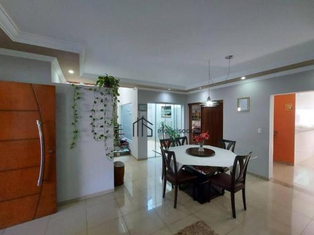 Casa com 4 quartos, área gourmet e quintal amplo no Jardim Europa – R$830.000