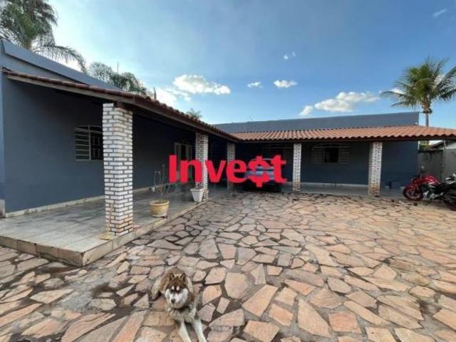 Casa com 4 Quartos, Dentro de Condomínio, Lote de 400m², Boa Localização na Rua 04 A em Vicente Pire