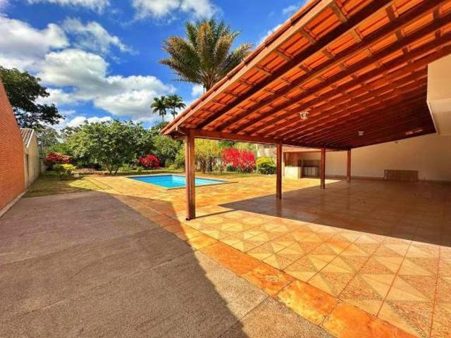 Casa com 4 quartos – DESOCUPADA!