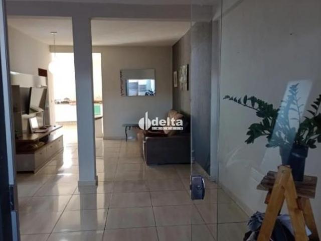 Casa com 4 quartos disponível para venda no bairro Shopping Park em Uberlândia MG