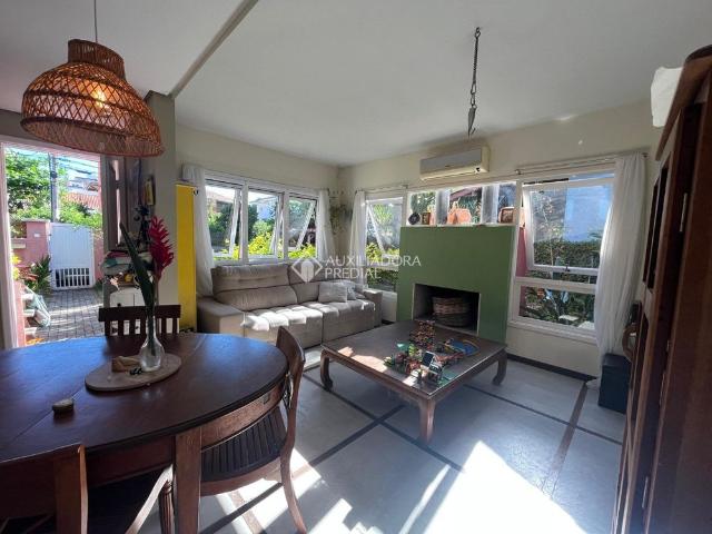 Casa com 4 quartos e 400m² para alugar em Rio Tavares, Florianópolis
