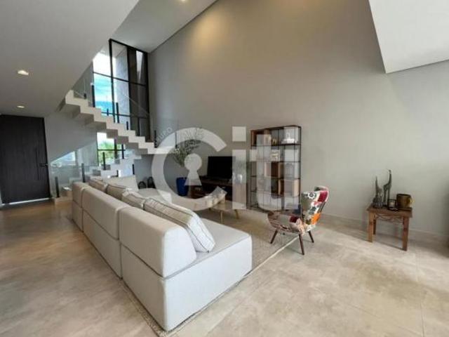 Casa com 4 quartos e 405 m² à venda em condomínio alto padrão