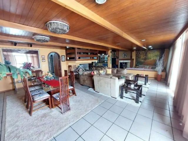 Casa com 4 quartos e 410m² para alugar em Centro, Florianópolis
