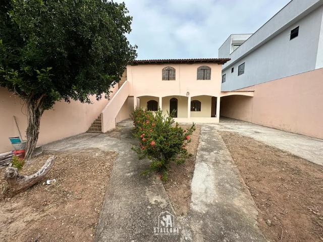 Casa com 4 Quartos e 4 banheiros à Venda, 160 m² por R$ 310.000