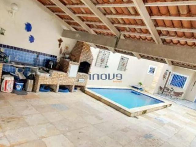 Casa com 4 Quartos e 4 banheiros à Venda, 175 m² por R$ 380.000