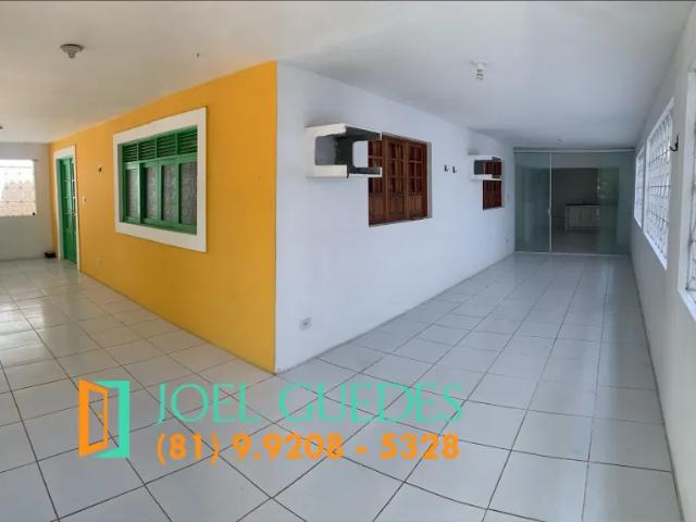 Casa com 4 Quartos e 4 banheiros à Venda, 180 m² por R$ 449.000