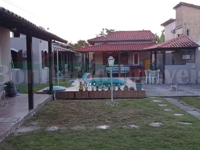 Casa com 4 Quartos e 4 banheiros à Venda, 112 m² por R$ 300.000