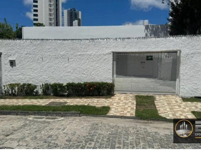 Casa com 4 Quartos e 4 banheiros à Venda, 250 m² por R$ 1.290.000