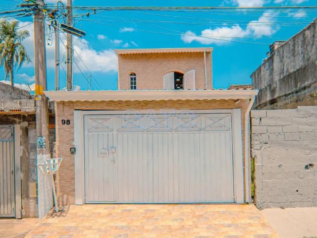 Casa com 4 Quartos e 4 banheiros à Venda, 250 m² por R$ 530.000