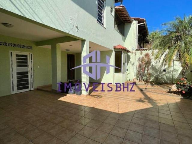 Casa com 4 Quartos e 4 banheiros à Venda, 255 m² no Alípio de Melo