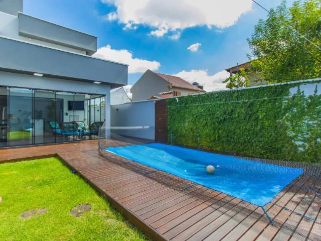Casa com 4 Quartos e 4 banheiros à Venda, 220 m² por R$ 1.200.000