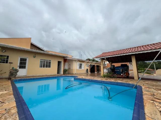 Casa com 4 Quartos e 4 banheiros à Venda, 346 m² por R$ 1.200.000